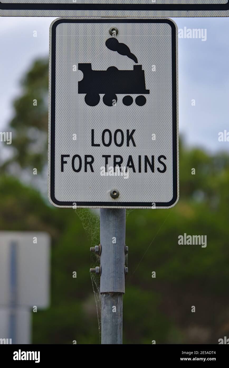 Beware road trains sign Banque de photographies et d’images à haute ...