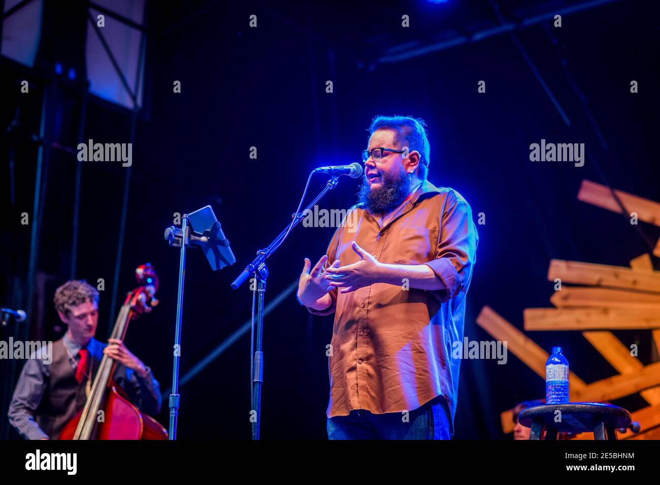 Shane koyczan Banque de photographies et d’images à haute résolution ...