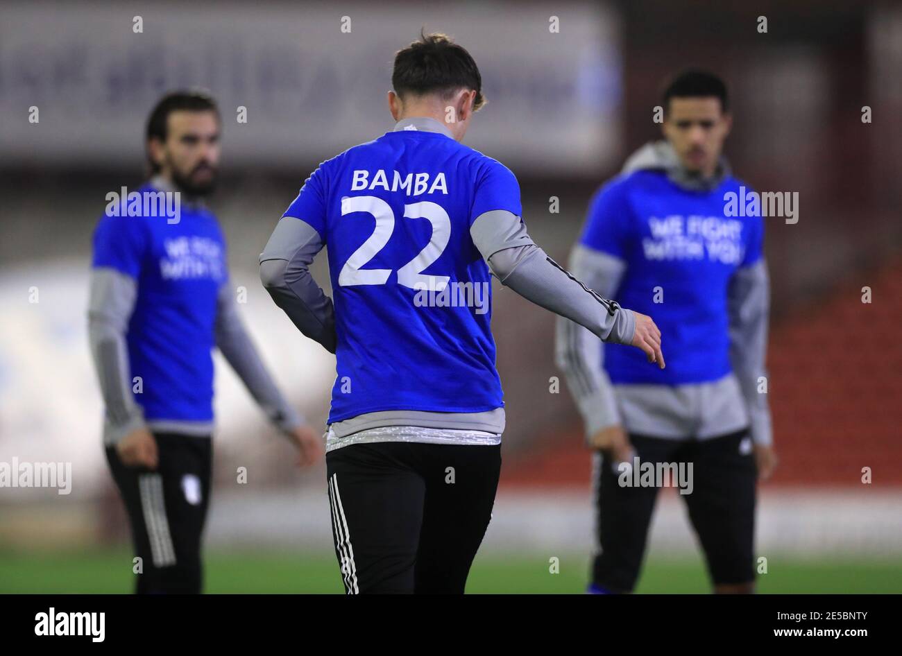 Les joueurs de Cardiff City portent des t-shirts pendant l'échauffement pour soutenir le ...