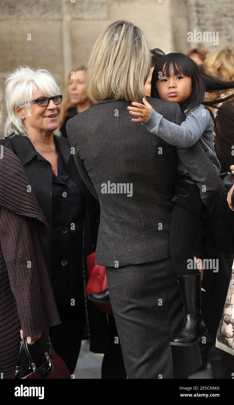 Laeticia Hallyday, avec sa fille Jade et Catherine Lara, assiste aux ...