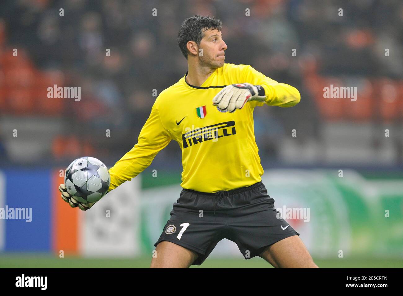 Inter milan goalkeeper francesco toldo Banque de photographies et d’images à haute résolution ...