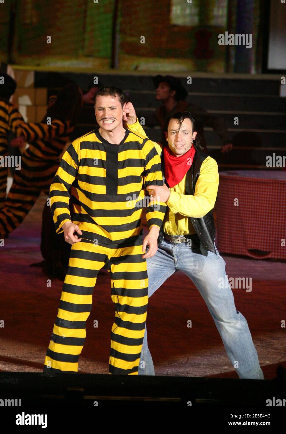 L'ancien champion de patinage artistique Philippe Candeloro présente ...