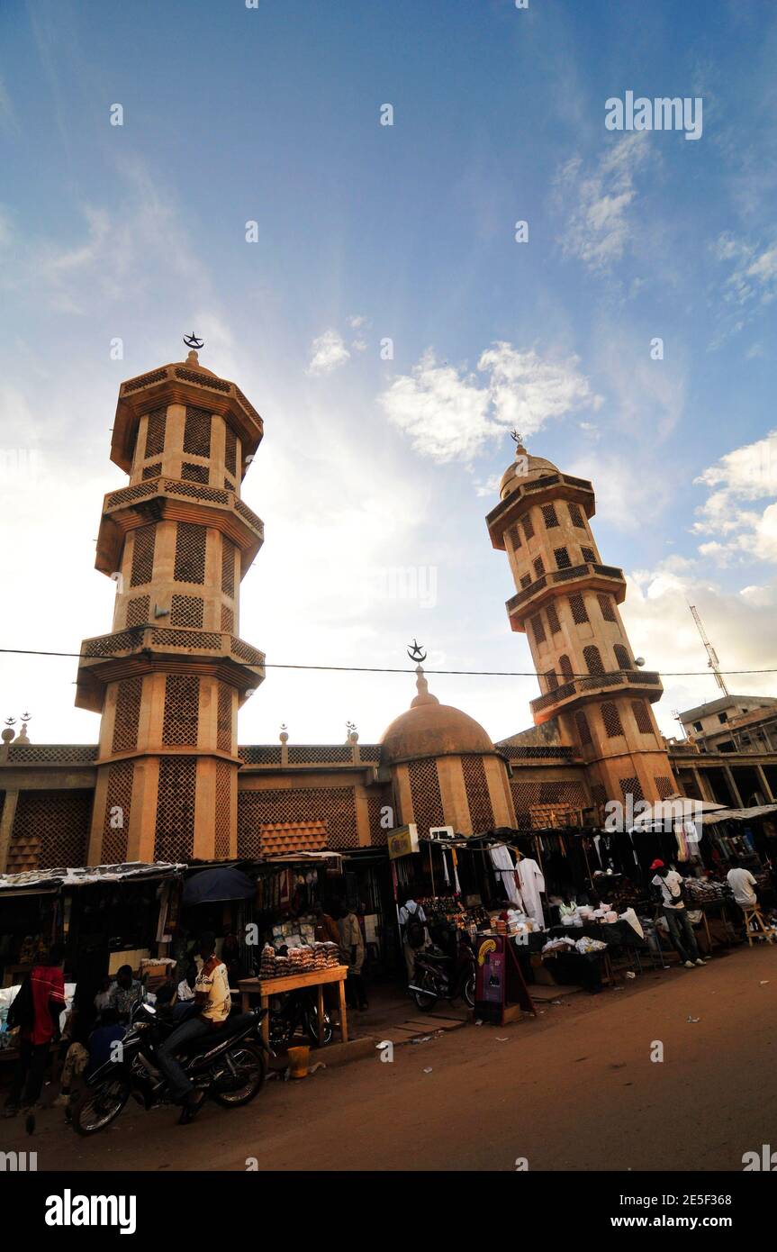 Ouagadougou mosque Banque de photographies et d’images à haute ...