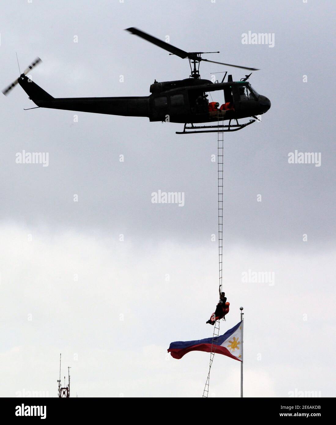 Helicopter rope ladder Banque de photographies et d’images à haute ...
