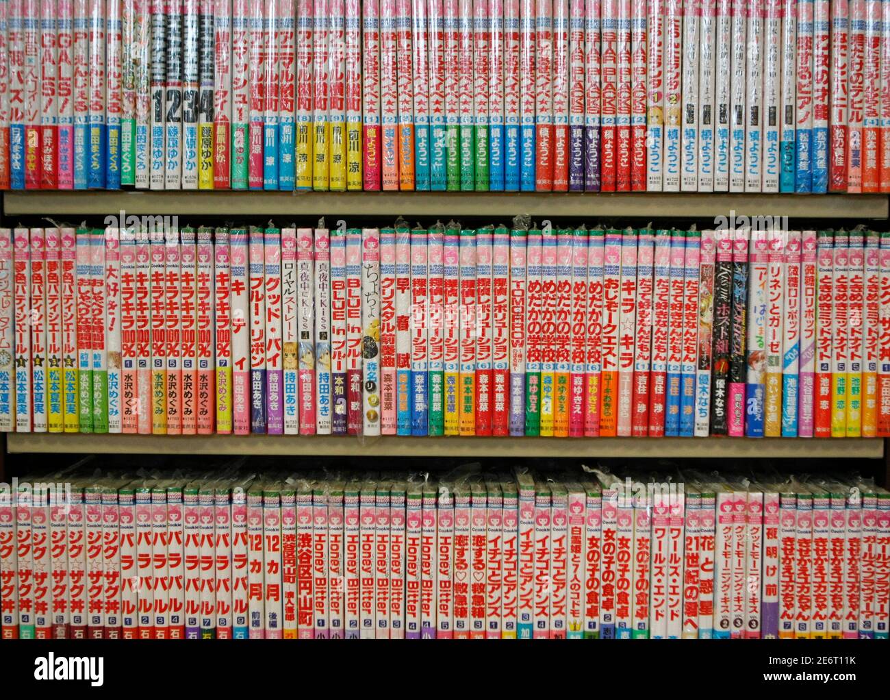 Books shelf manga Banque de photographies et d’images à haute ...