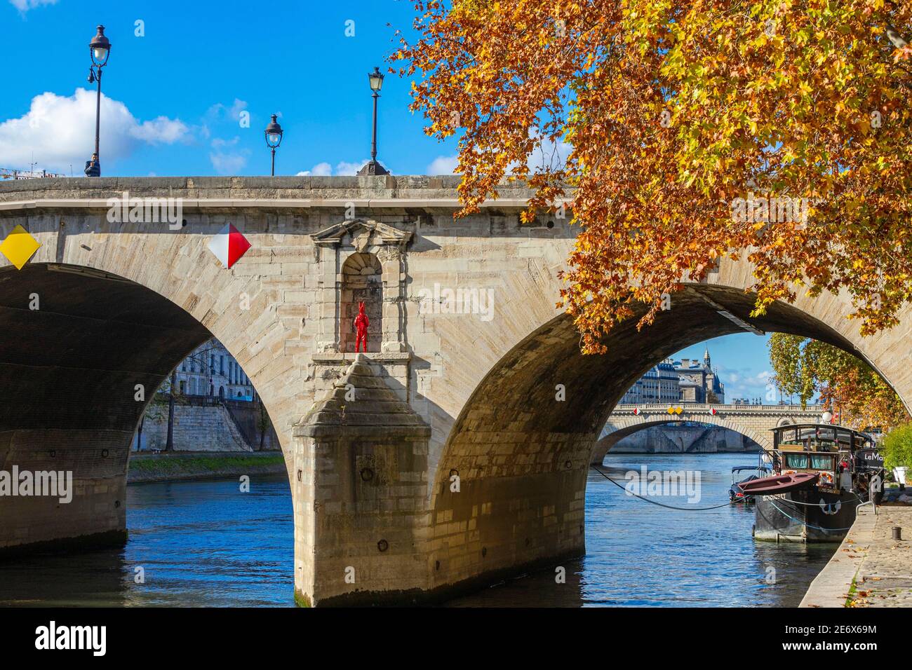 France, Paris, les rives de la Seine classé UNESCO, le pont Marie. L ...