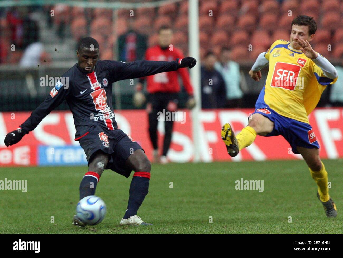 Bernard mendy french paris saint germain Banque de photographies et d ...