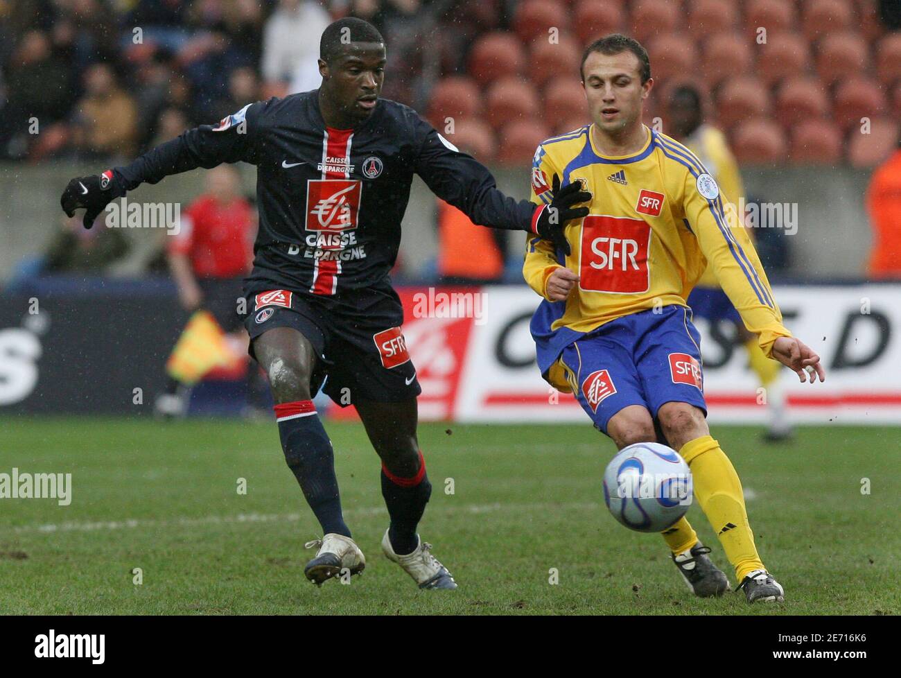 Bernard mendy french paris saint germain Banque de photographies et d ...