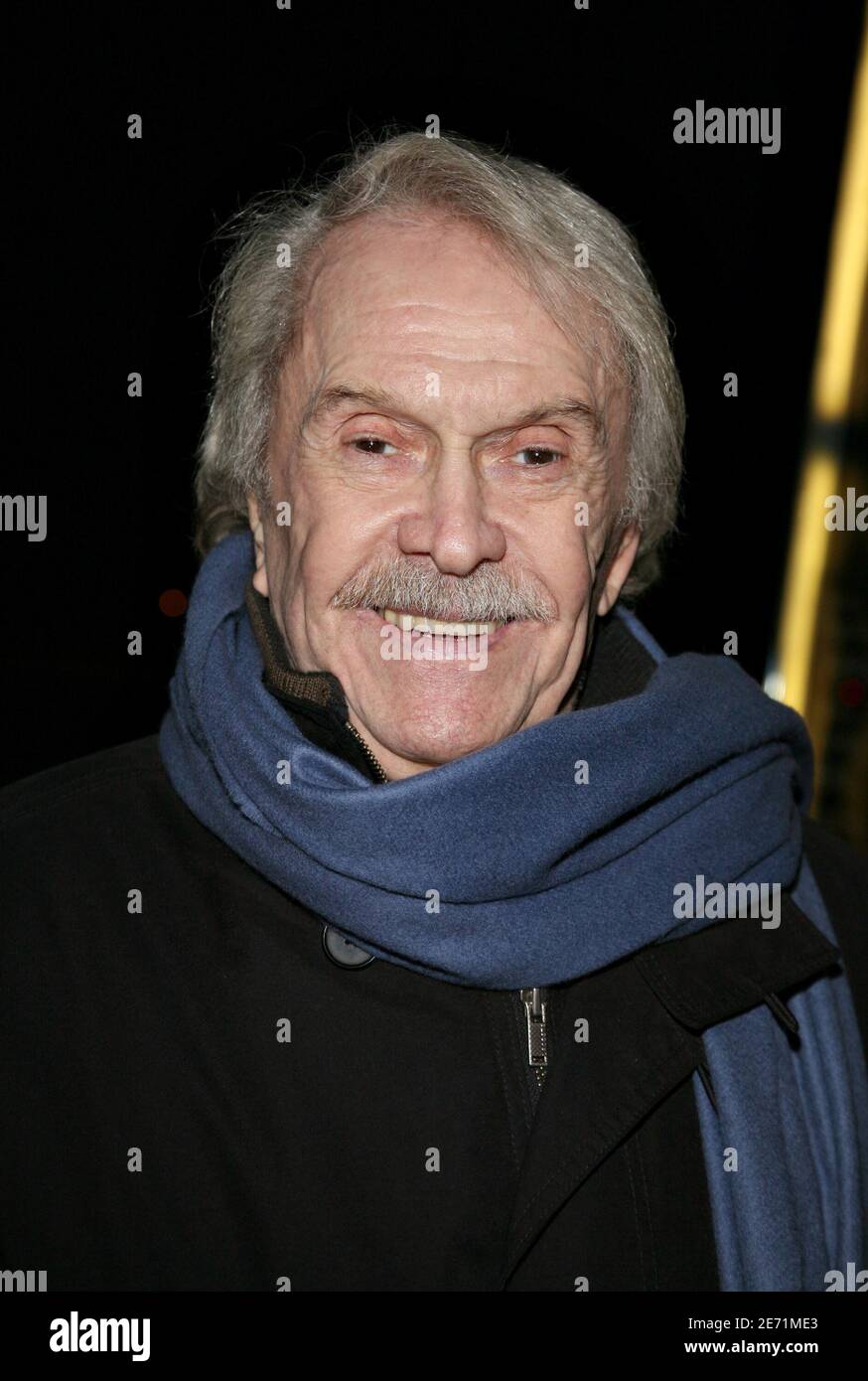 L'acteur français Robert Hirsch arrive à la première de la pièce 'sur ...