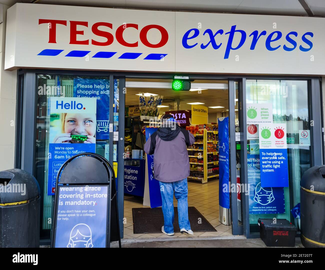 Signe lumineux tesco Banque de photographies et d’images à haute ...