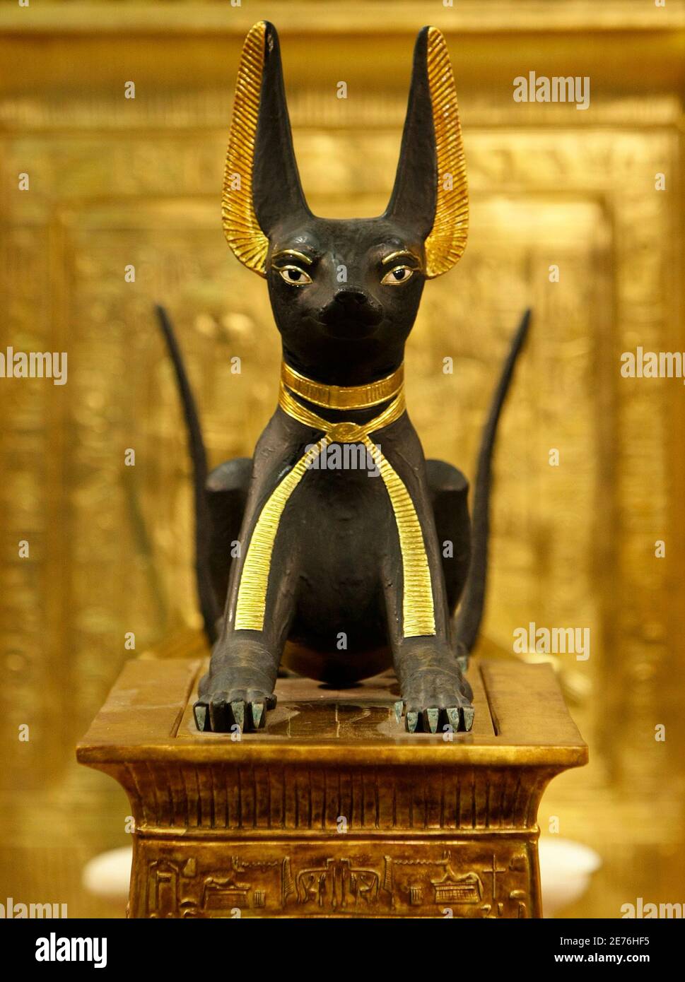 Anubis shrine Banque de photographies et d’images à haute résolution ...