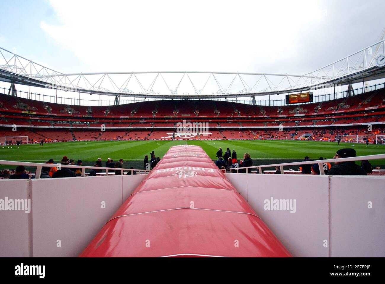Arsenal stadium night Banque de photographies et d’images à haute ...