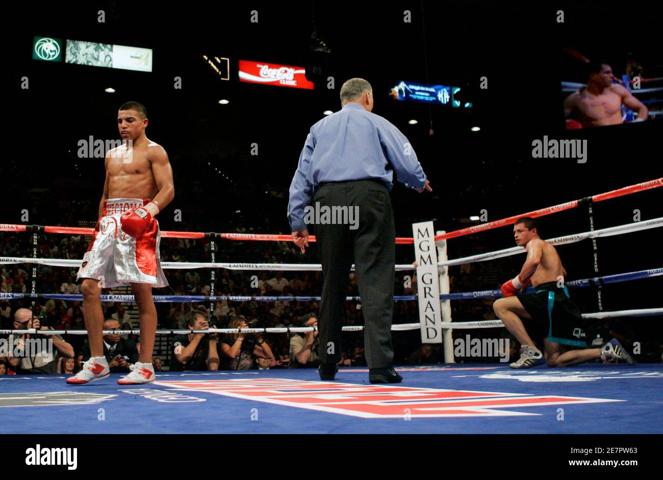 Victor ortiz boxer Banque de photographies et d’images à haute ...