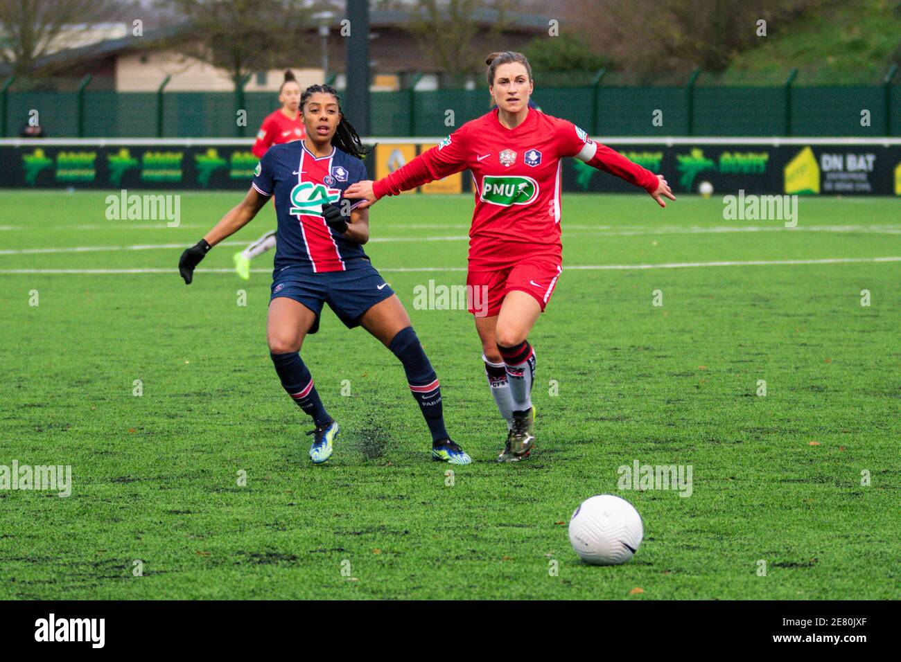 Ashley Lawrence de Paris Saint Germain et Lea le Garrec du FC Fleury se ...