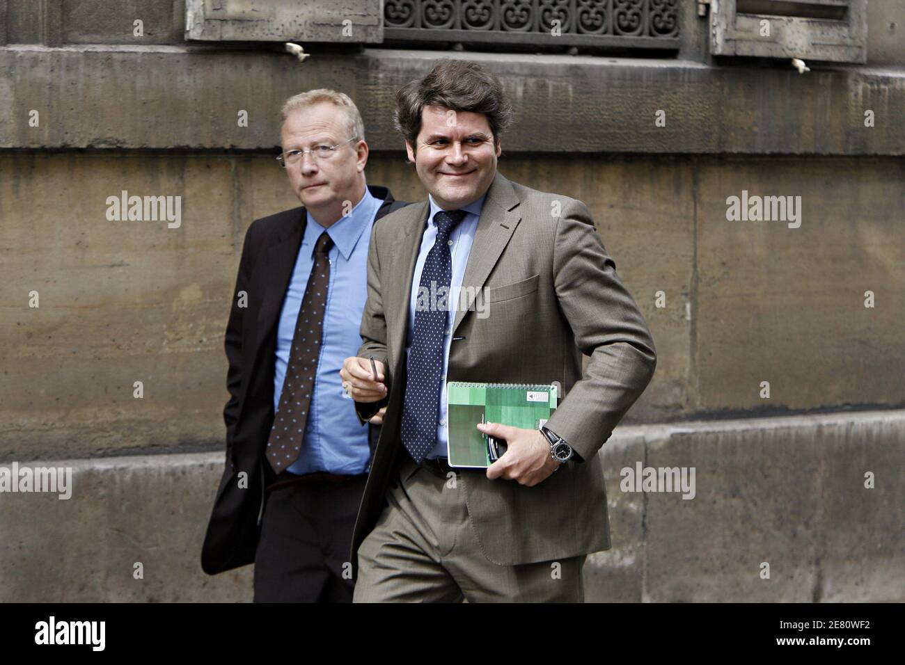 Franck Louvrier et Bernard Goldstein arrivent au bureau du président ...