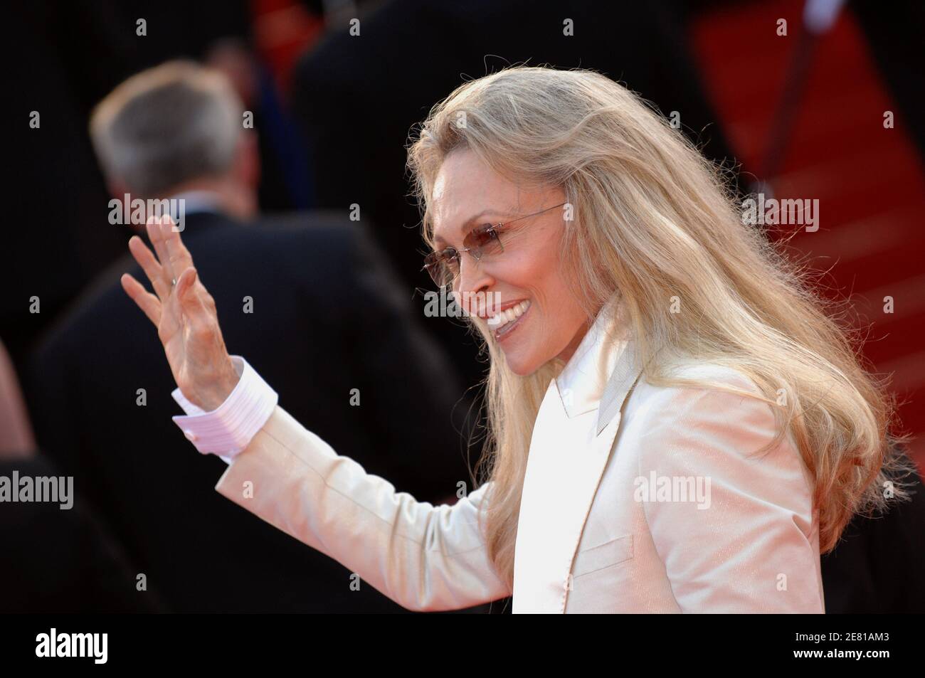 Us actress faye dunaway arrives Banque de photographies et d’images à ...