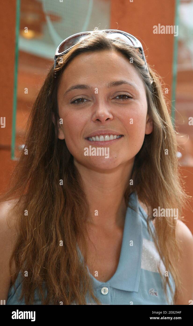 Sandrine Quetier, présentatrice de la télévision française, pose dans ...
