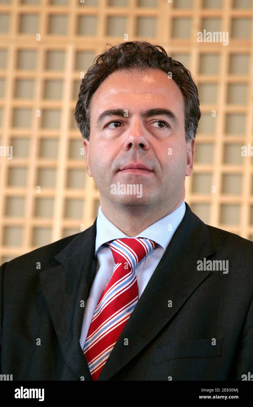 Luc chatel Banque de photographies et d’images à haute résolution - Alamy