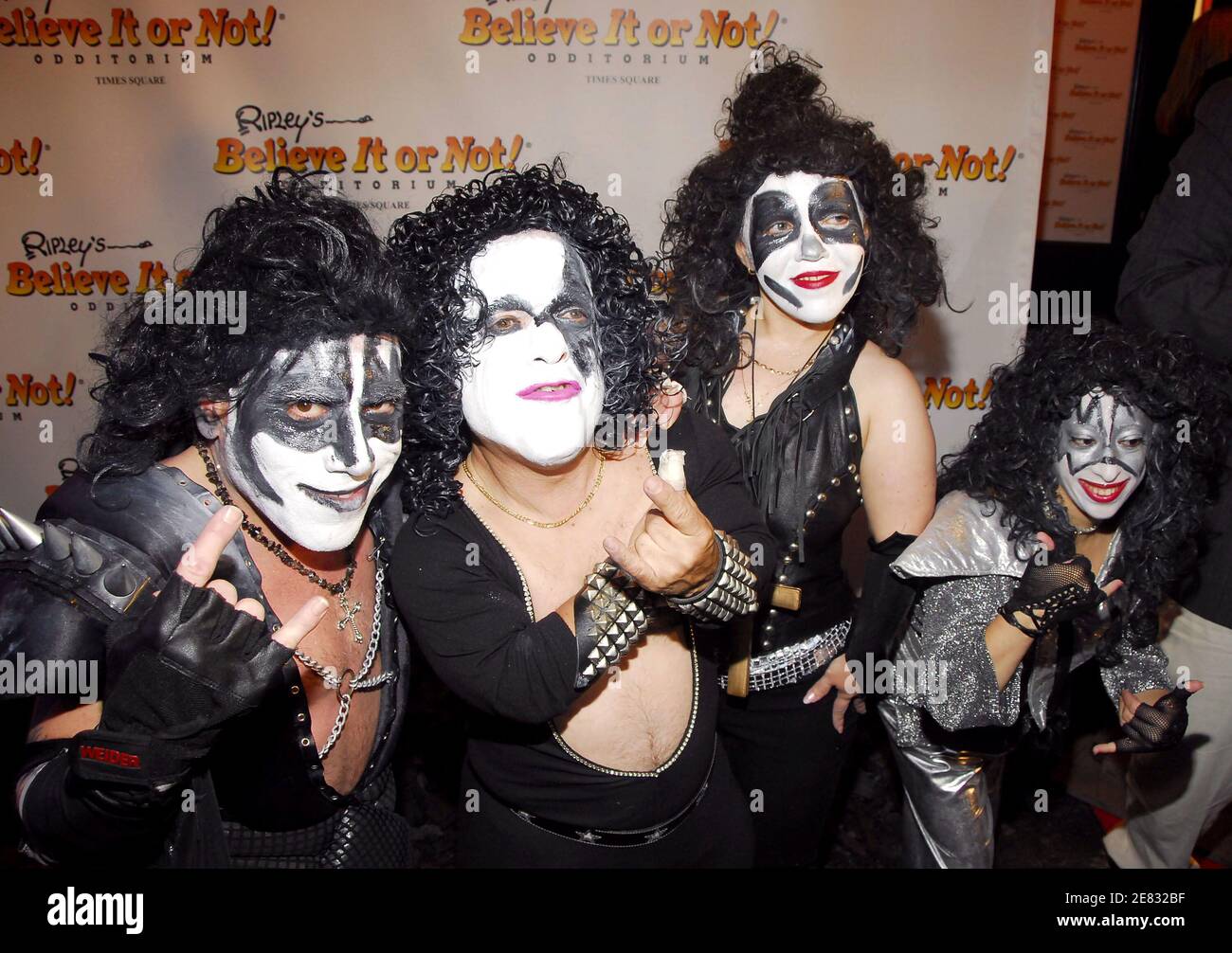 Mini kiss Banque de photographies et d’images à haute résolution - Alamy