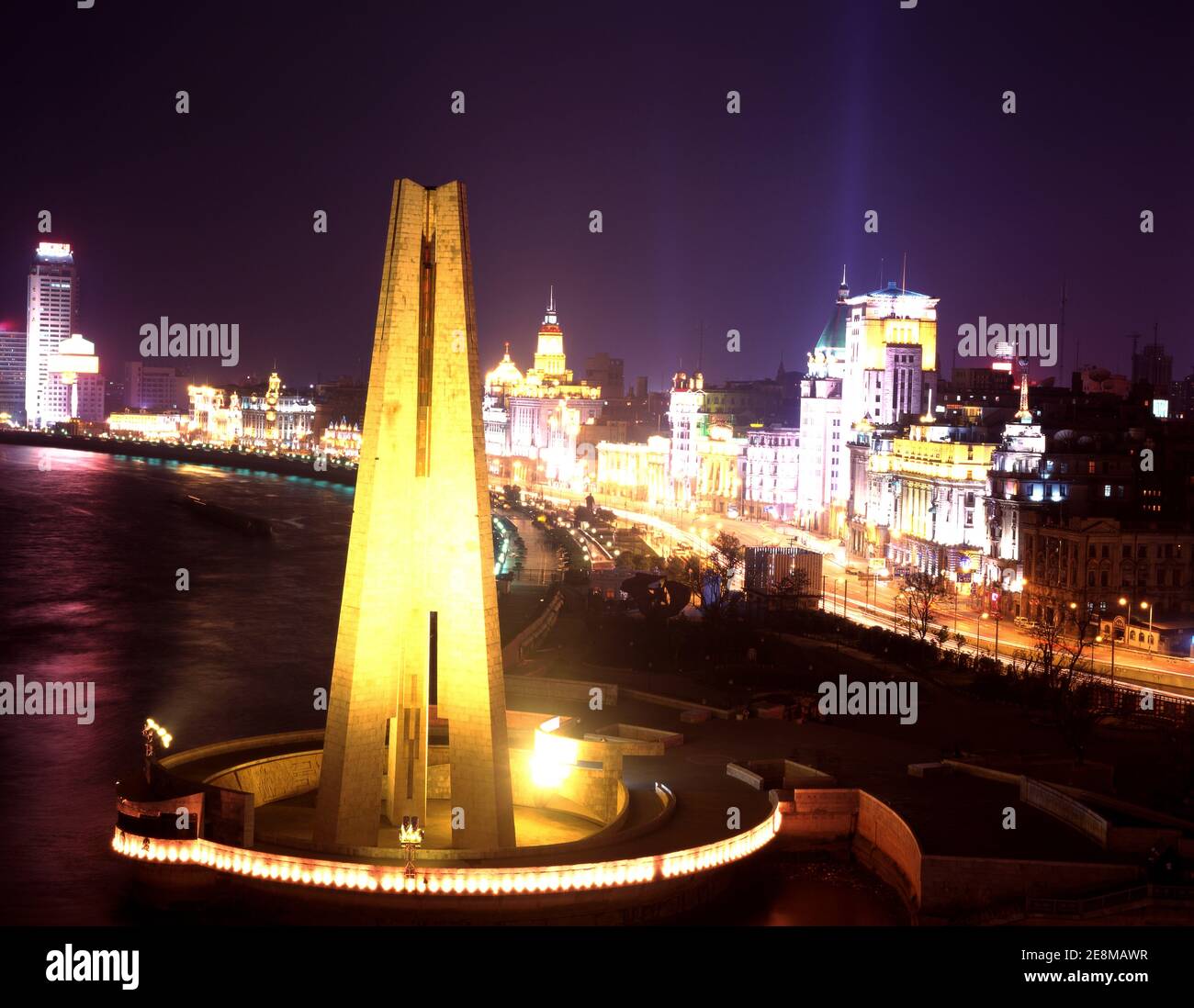 Chine, Shanghai, le Bund, bâtiments coloniaux, vue de nuit de l ...