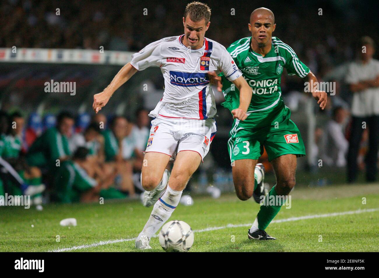 François Clerc de Lyon et BATISTA Santana de Saint-Etienne pendant le ...
