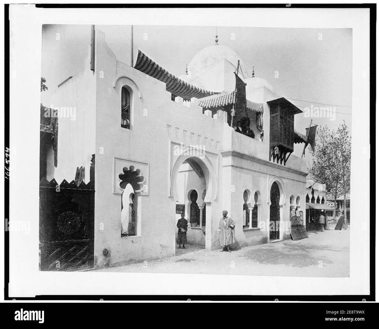 1889 paris cafe Banque d'images noir et blanc - Alamy