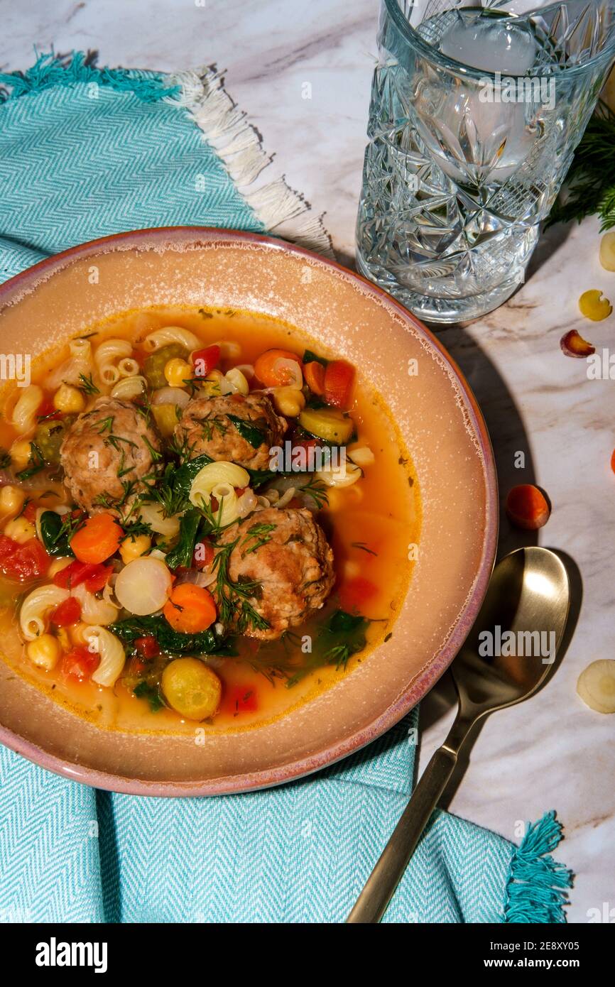 Boulettes de viande aux pois chiches et oignons Banque de photographies ...