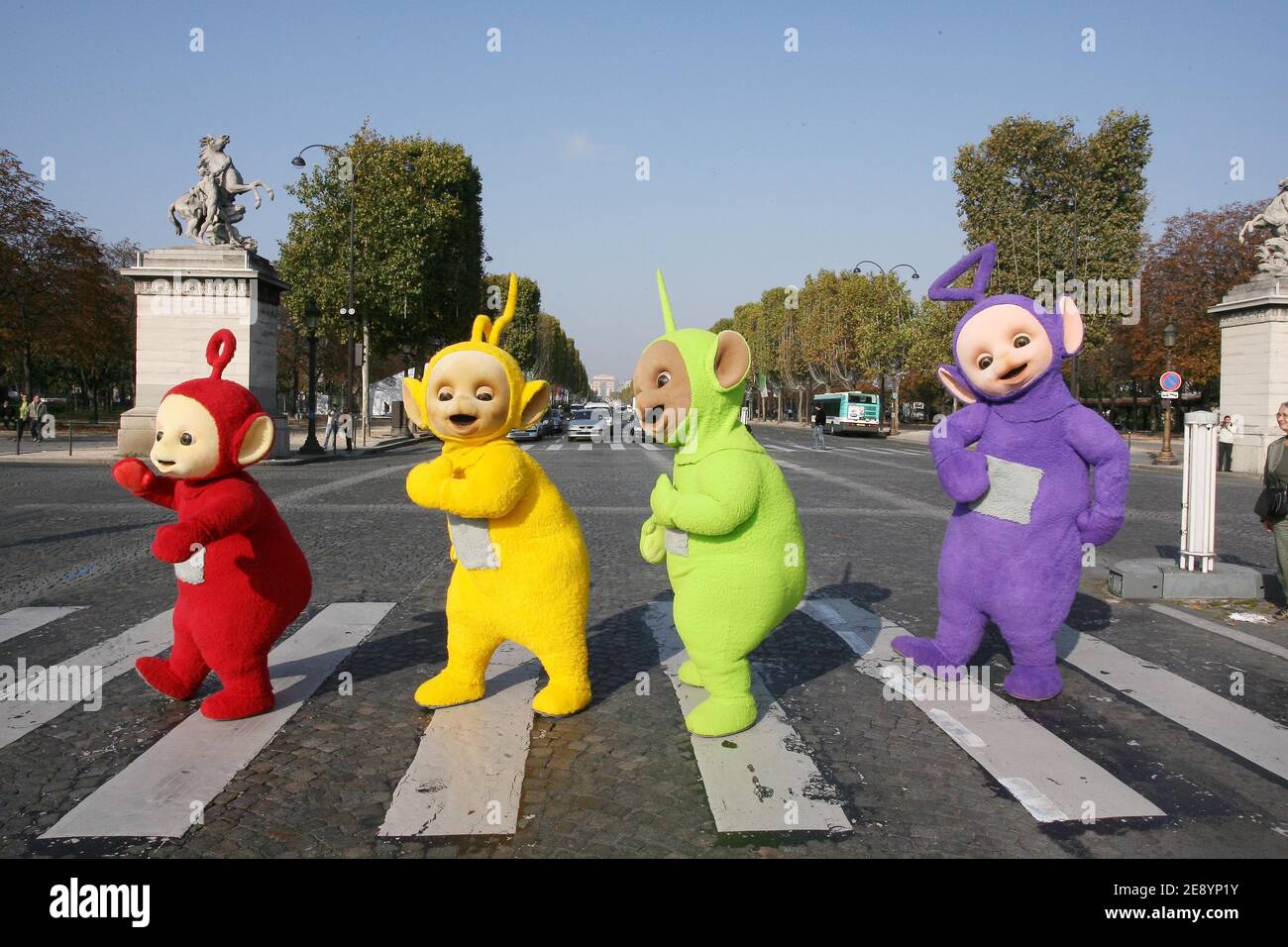 Les Teletubbies, Tinky Winky, Dipsy, LAA-LAA et po sur la place de la ...