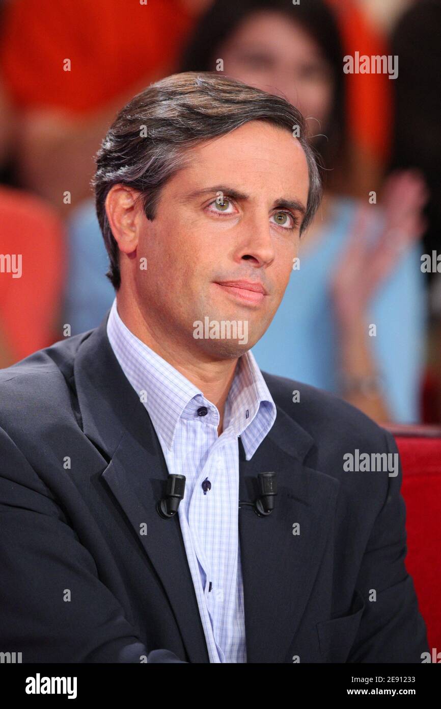 Julien Distel lors de l'enregistrement de l'émission Dimanche a Paris ...