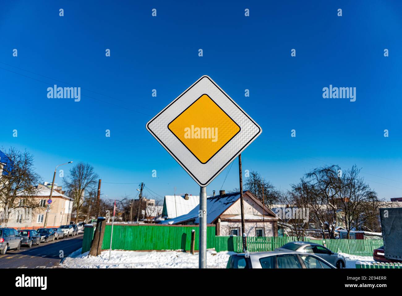 Panneau routier sur la rue principale Banque de photographies et d ... Panneau routier sur la rue principale Banque de photographies et d ...