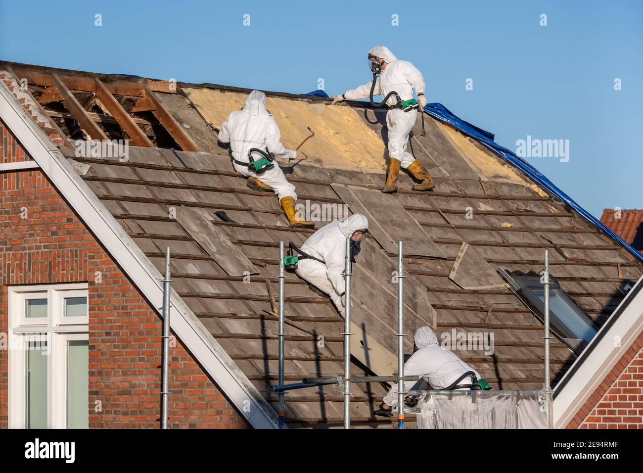 Toit d'amiante Banque de photographies et d’images à haute résolution ...