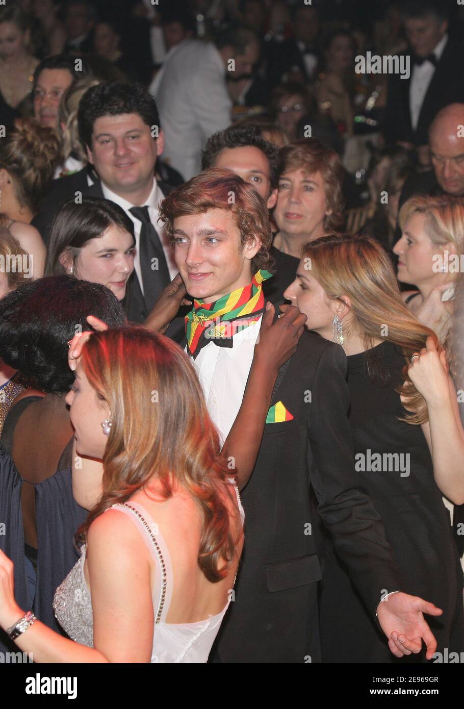La princesse Caroline du fils de Monaco, Pierre Casiraghi, s'amuse avec ...