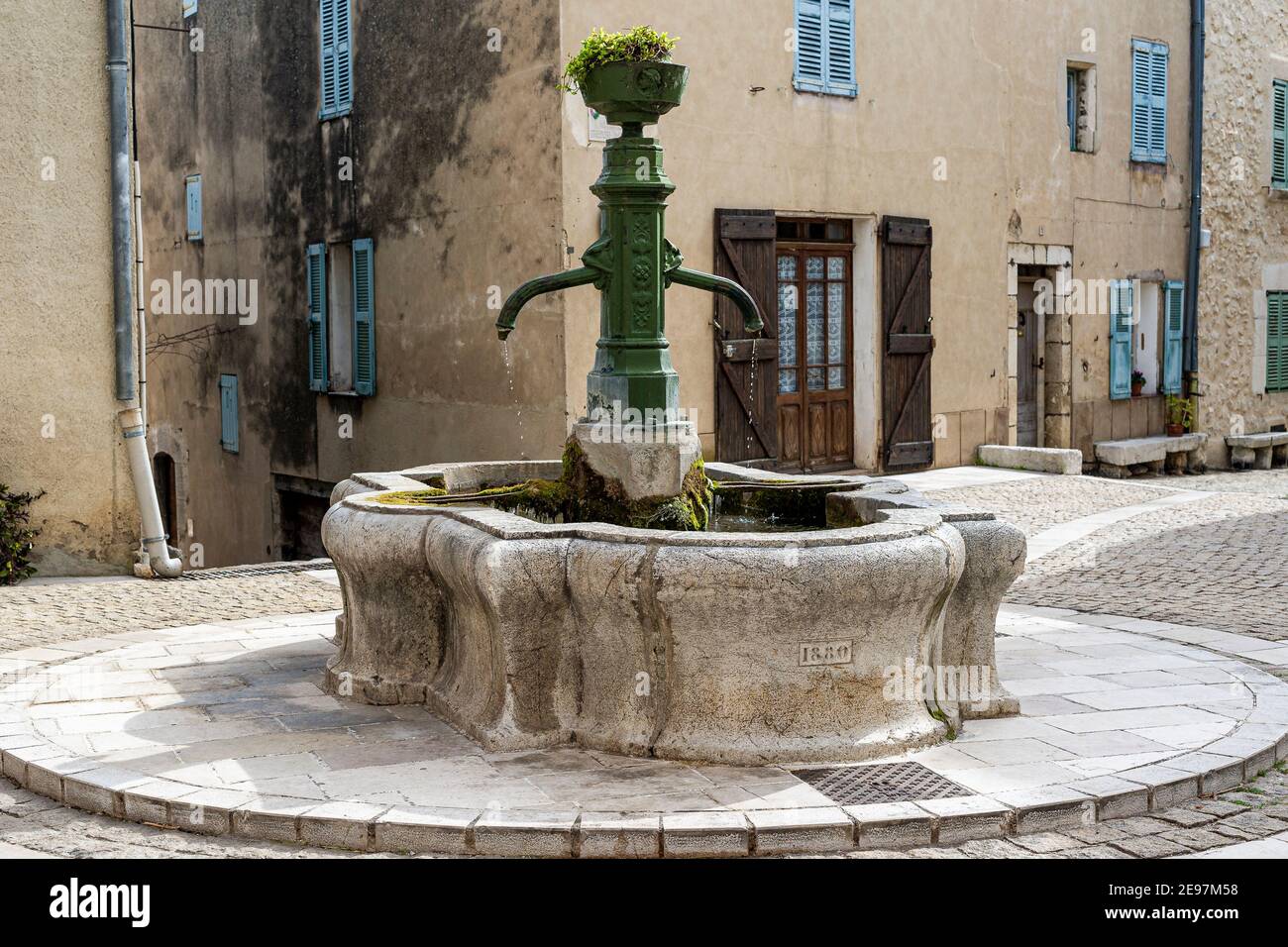 Bassin en pierre Banque de photographies et d’images à haute résolution ...