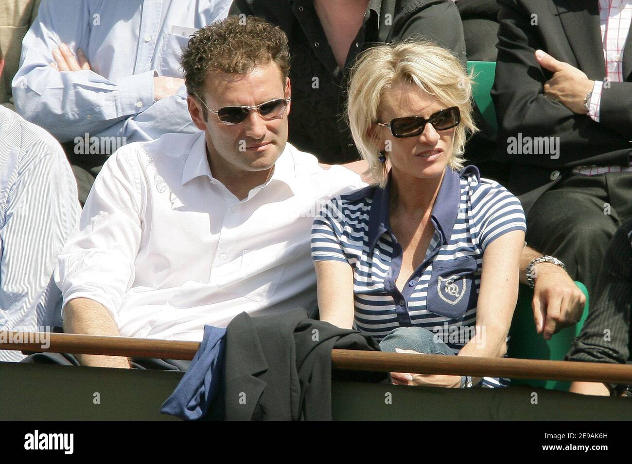 Le présentateur français Pierre Sledge et sa femme Sophie Davant ...