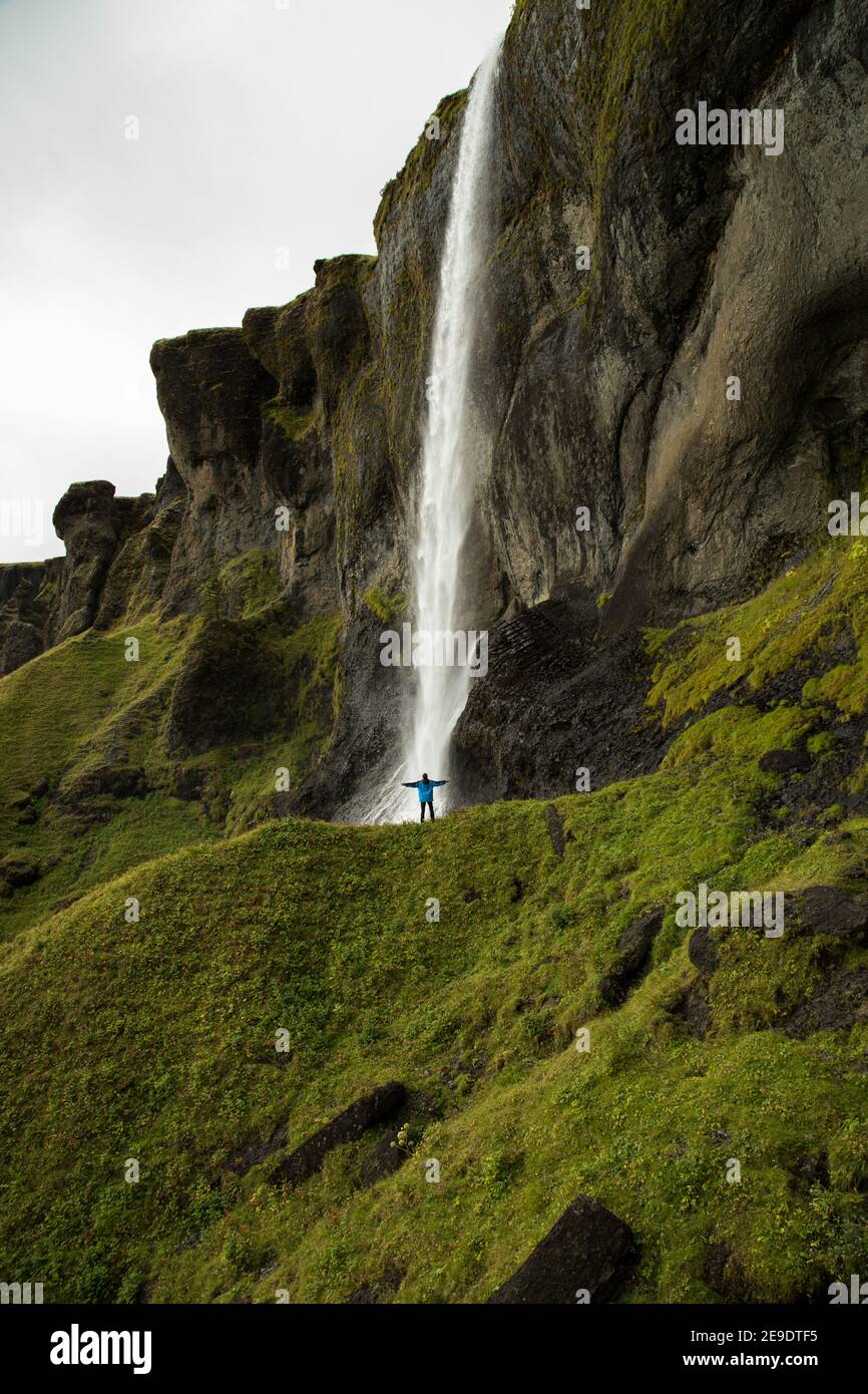 Rocher sous la cascade Banque de photographies et d’images à haute ...