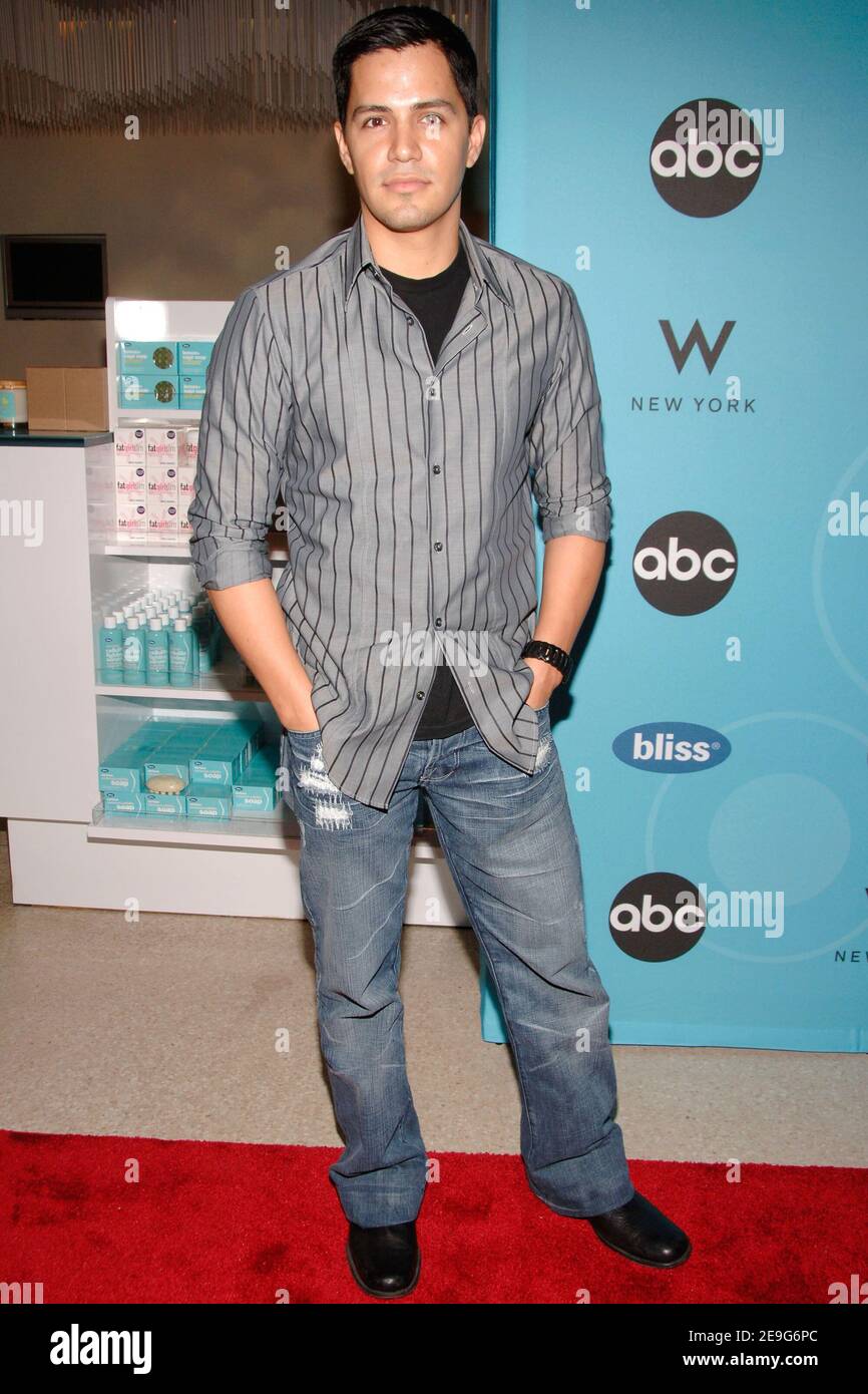 Jay hernandez Banque de photographies et d’images à haute résolution ...