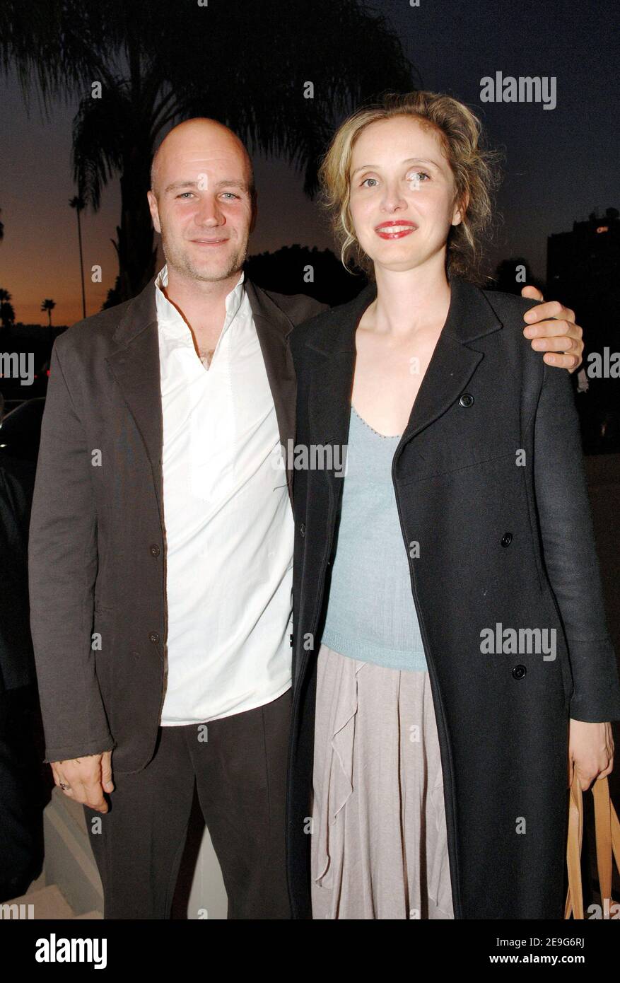 L'actrice française Julie Delpy et le réalisateur Jan Kounen posent ...