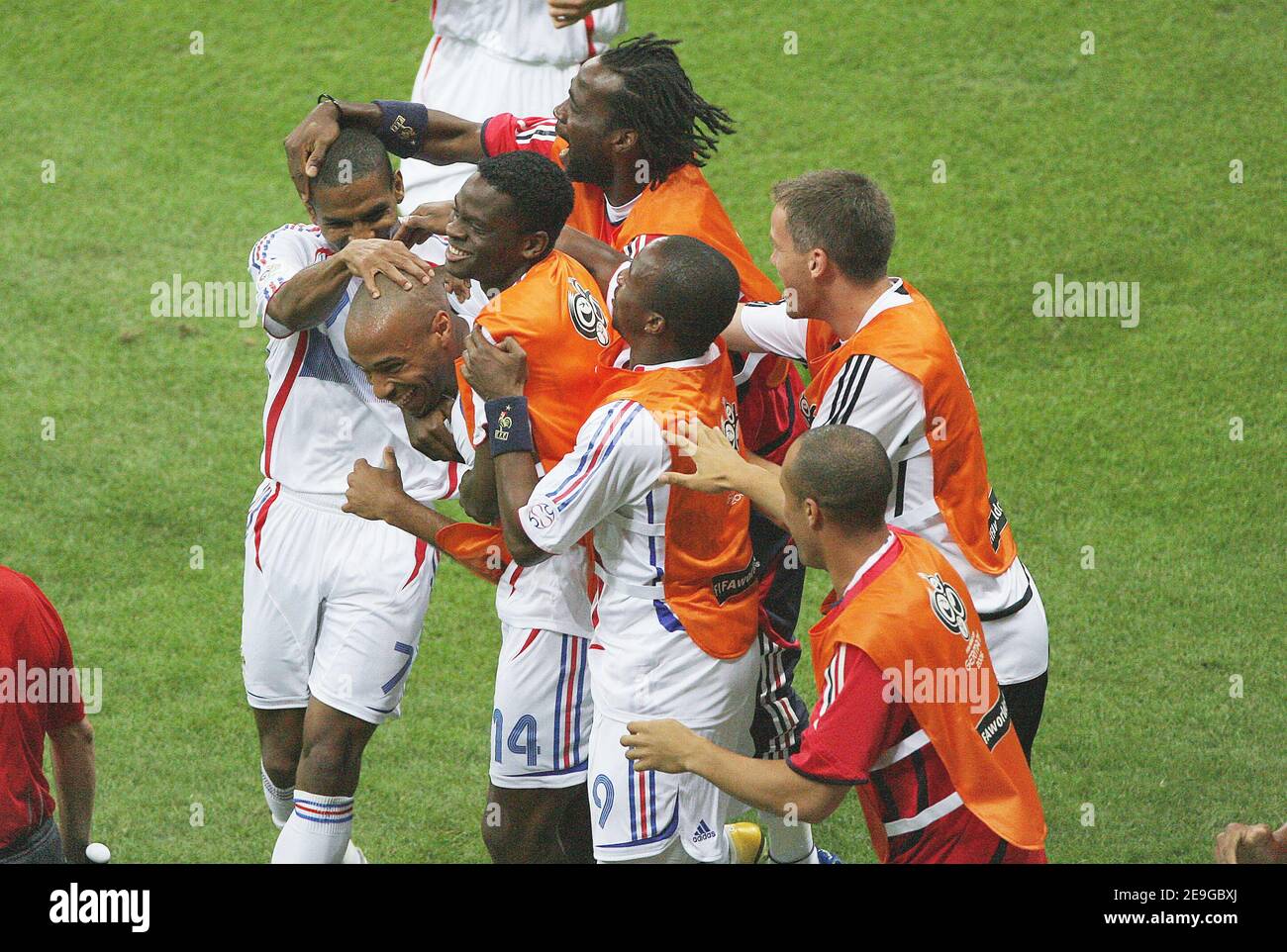Louis saha france fifa world cup Banque de photographies et d’images à ...
