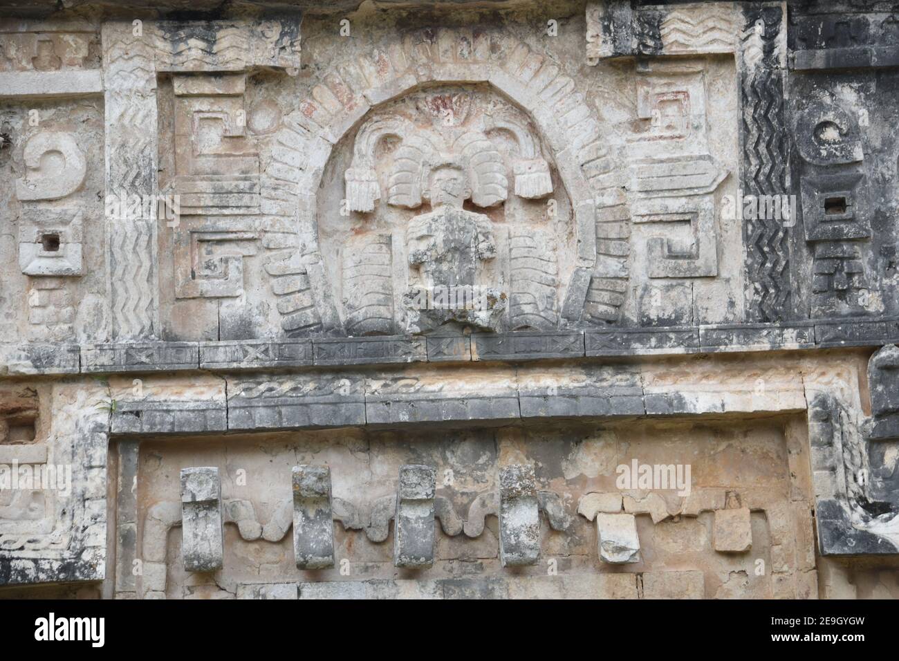 Sculpture du dieu Maya du complexe de Las Monjas, ruines mayas de ...