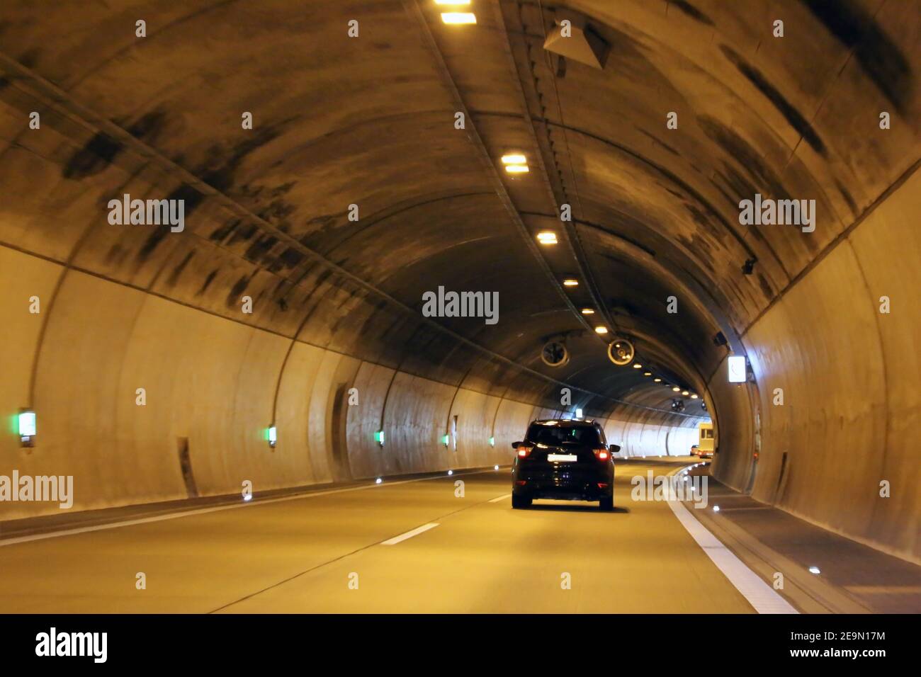 Tunnel autoroute Banque de photographies et d’images à haute résolution - Alamy