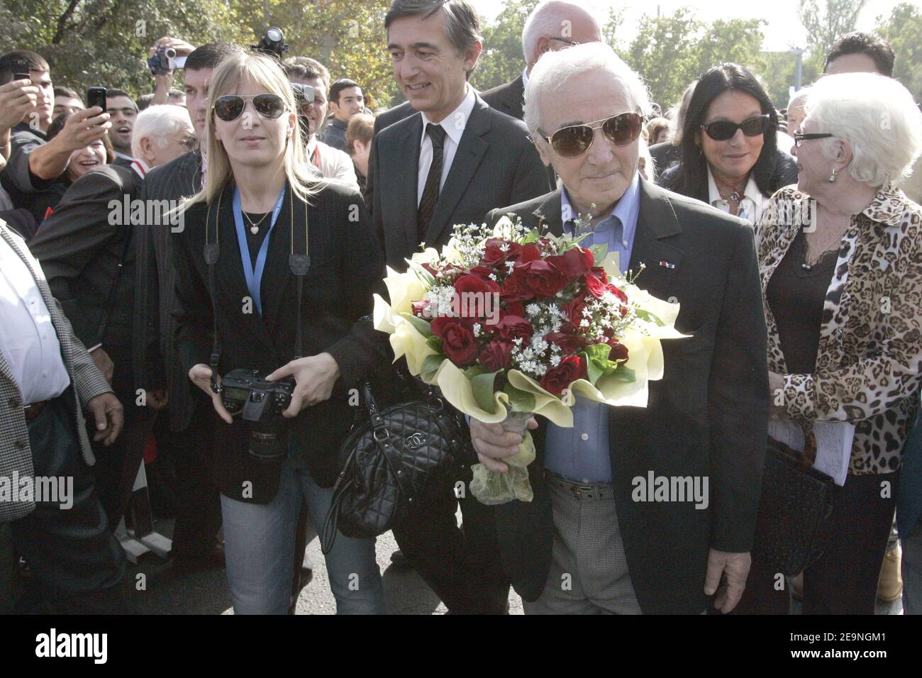 Charles aznavour et sa fille Banque de photographies et d’images à ...