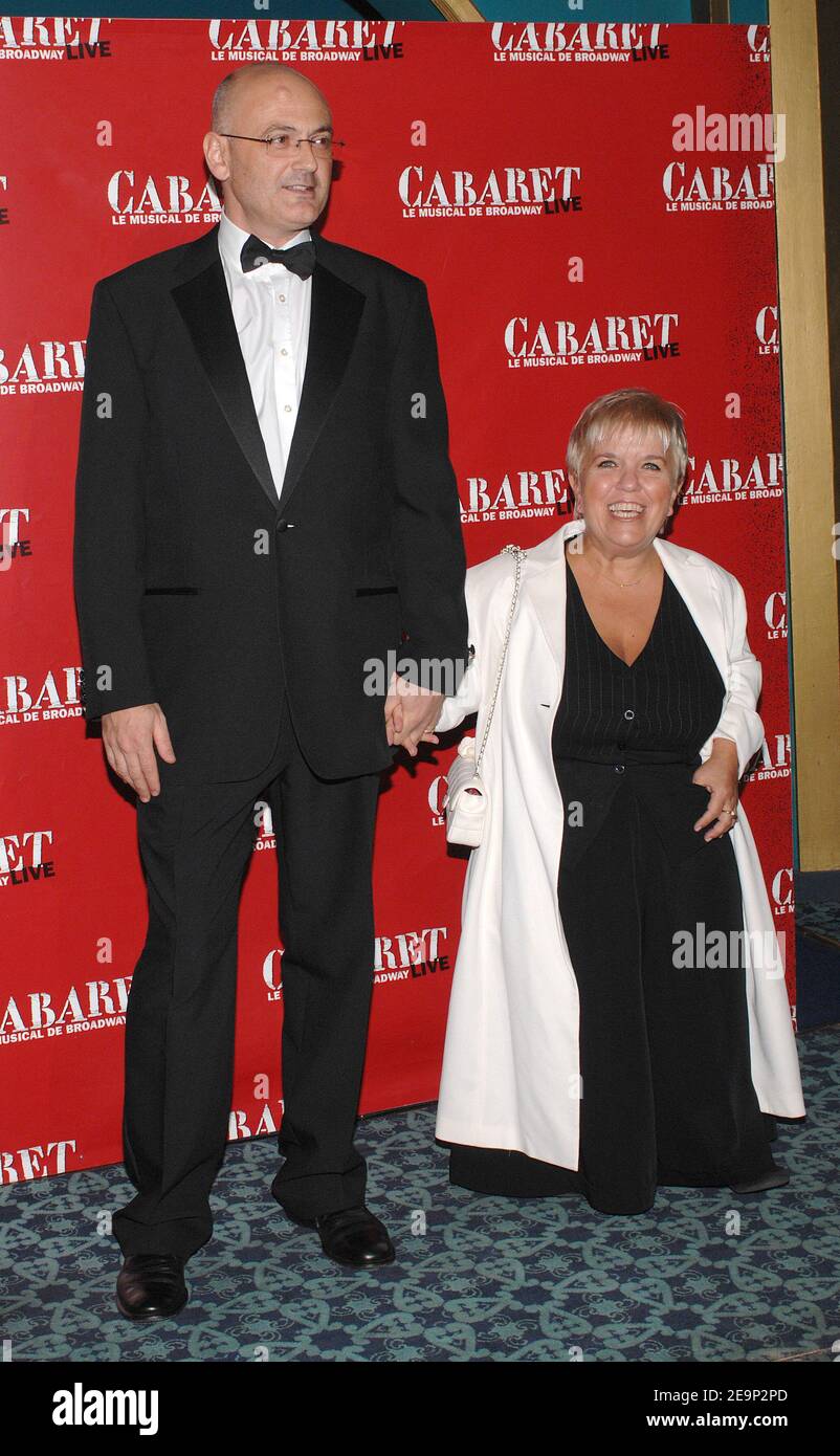 L'actrice française Mimie Mathy et son mari Benoist Gerard posent pour ...