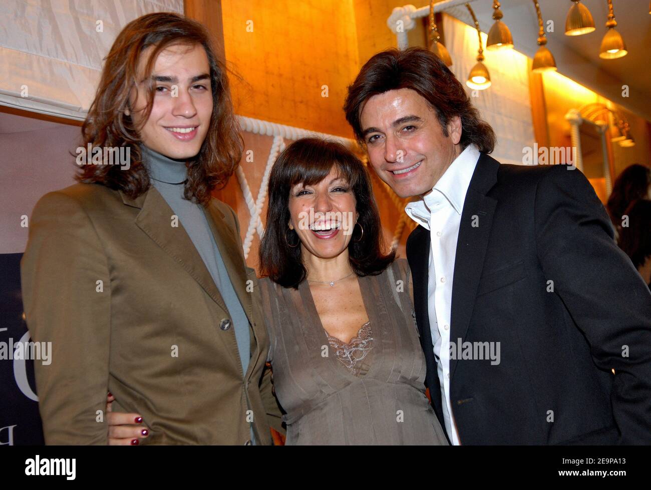 EXCLUSIF - le coiffeur Alexandre Zouari avec sa sœur Céline et son fils ...