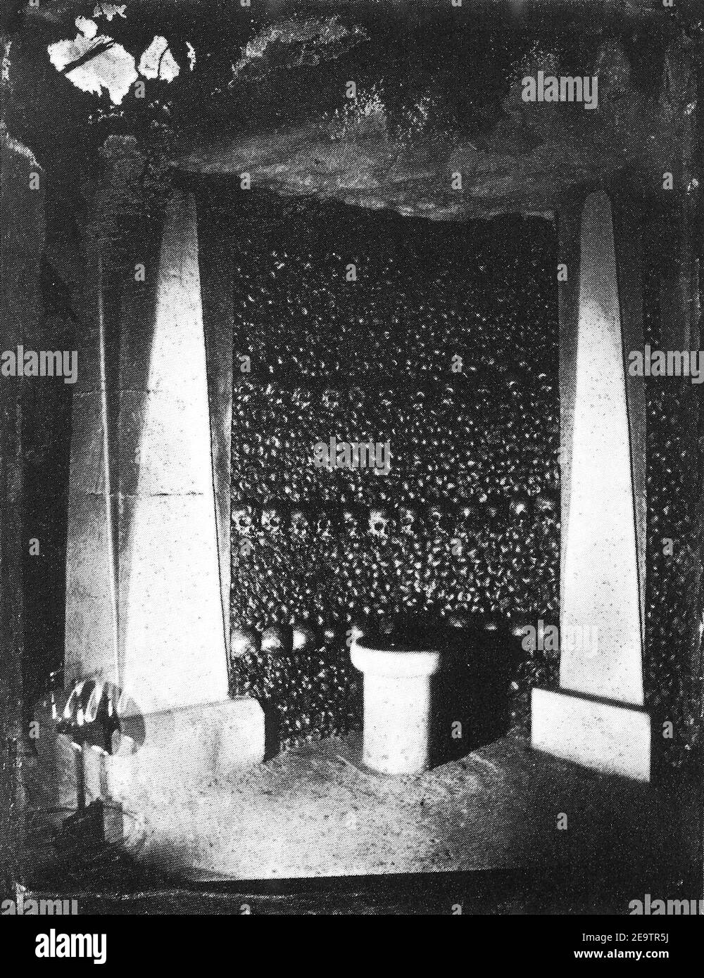 Nadar catacombes de paris nps Banque de photographies et d’images à ...