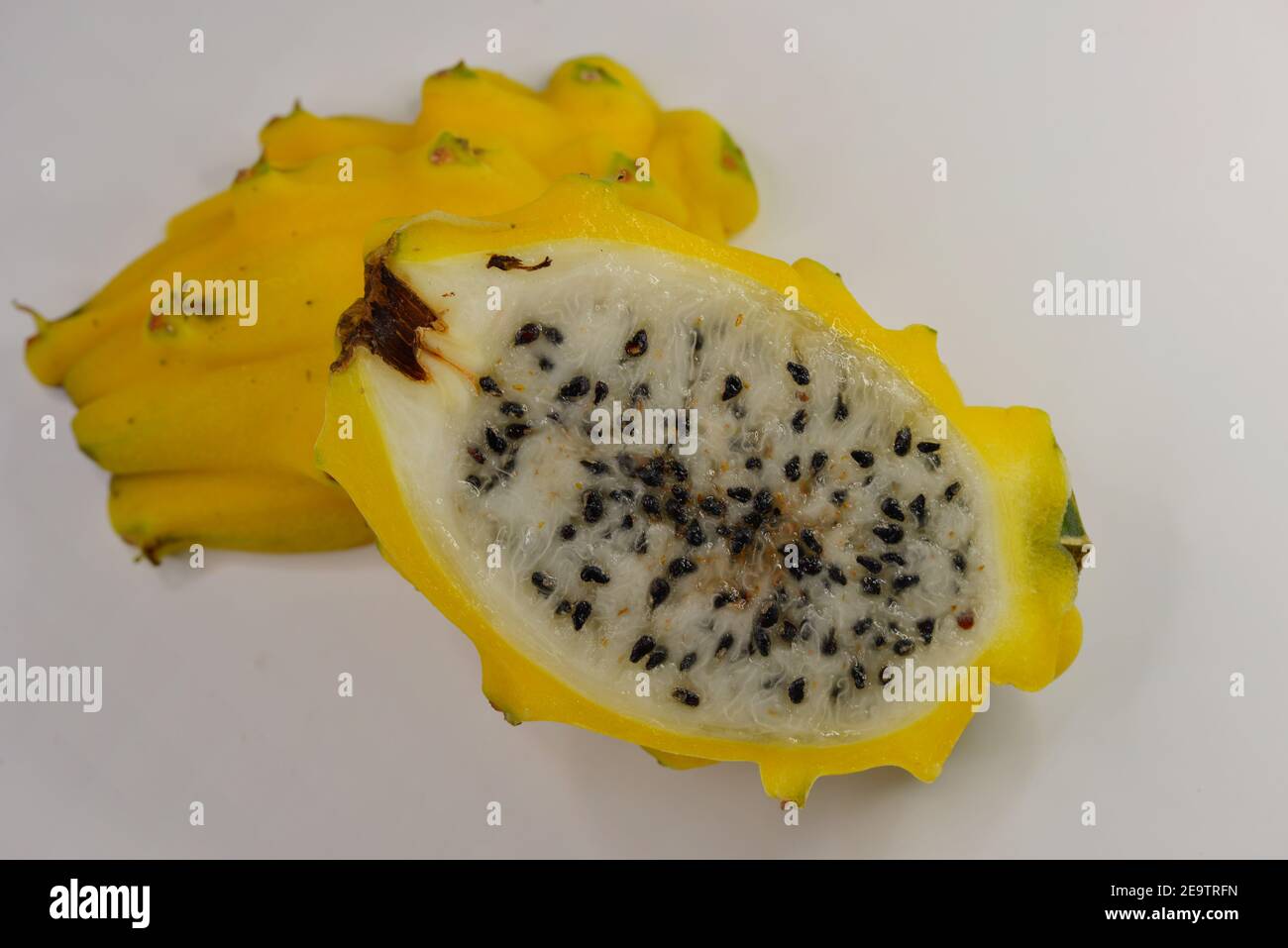 Pitaya jaune Banque de photographies et d’images à haute résolution - Alamy