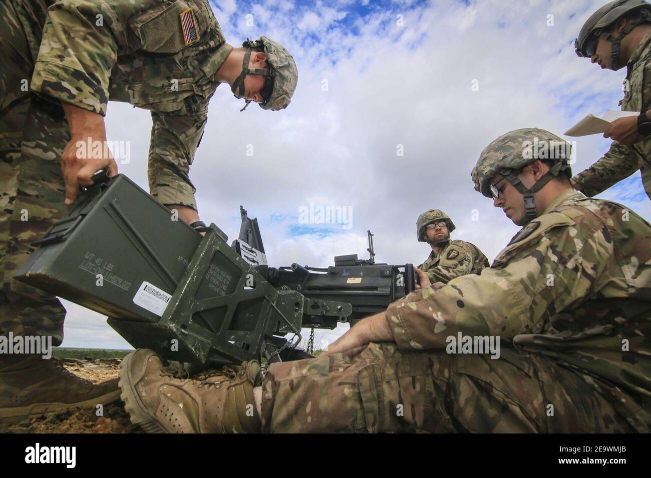 40mm grenade launcher Banque de photographies et d’images à haute ...