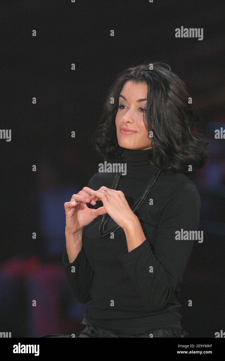 La chanteuse française Jenifer Bartoli se produit lors de la ...