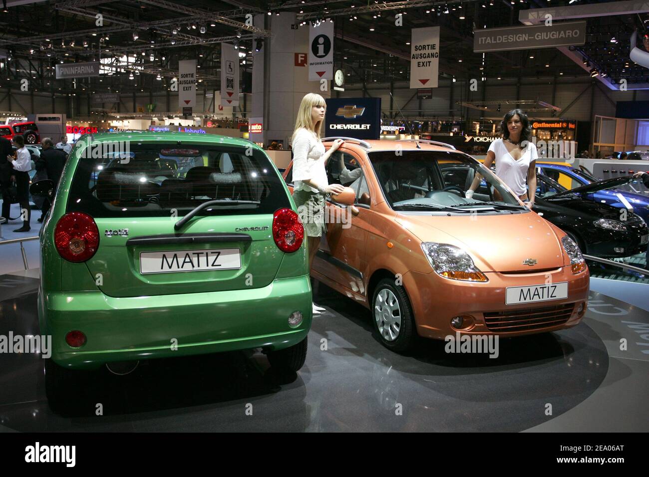 La nouvelle Chevrolet Matiz est exposée lors de sa première ...