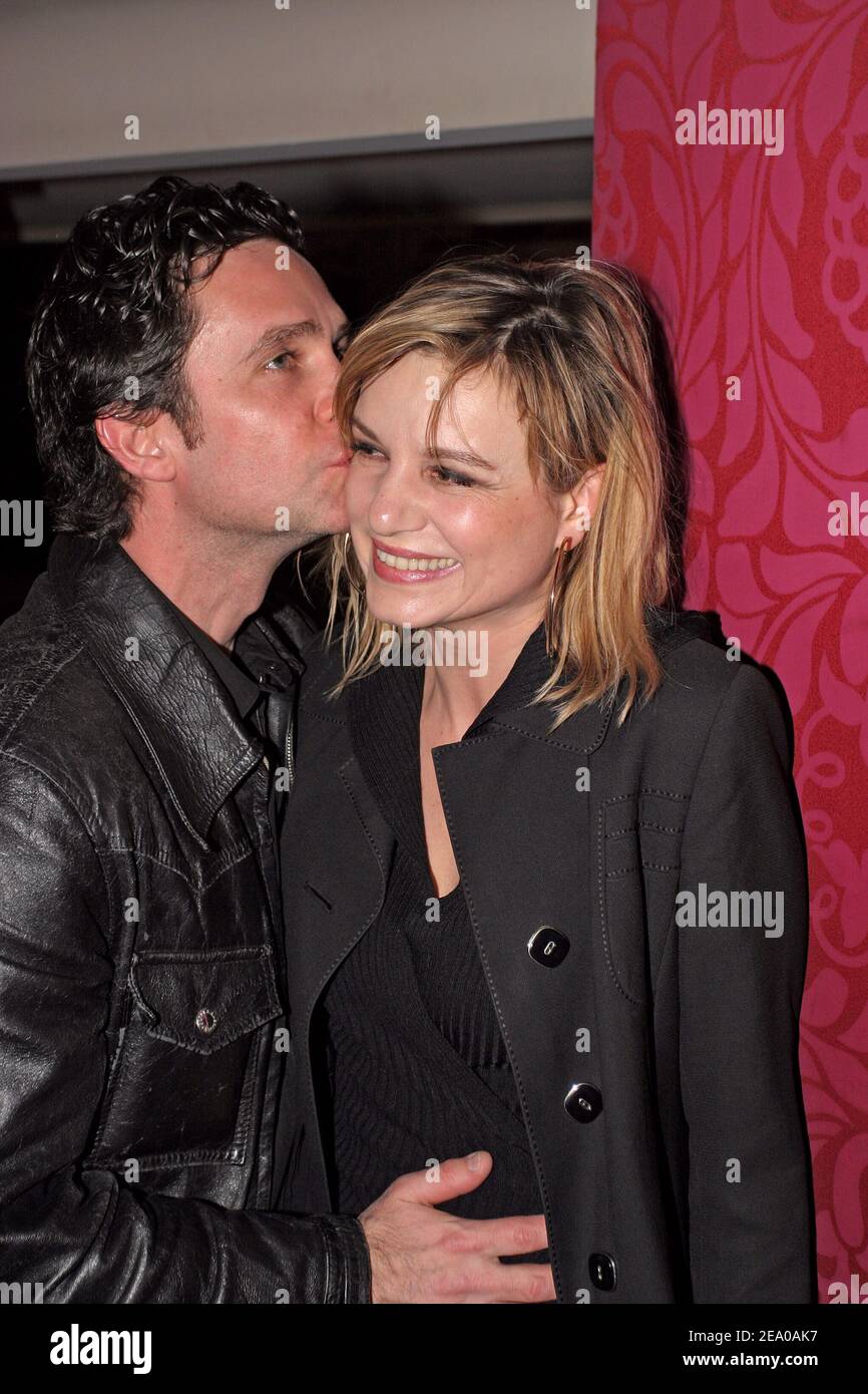 L'actrice française Fabienne Babe avec son petit ami à la première de ...