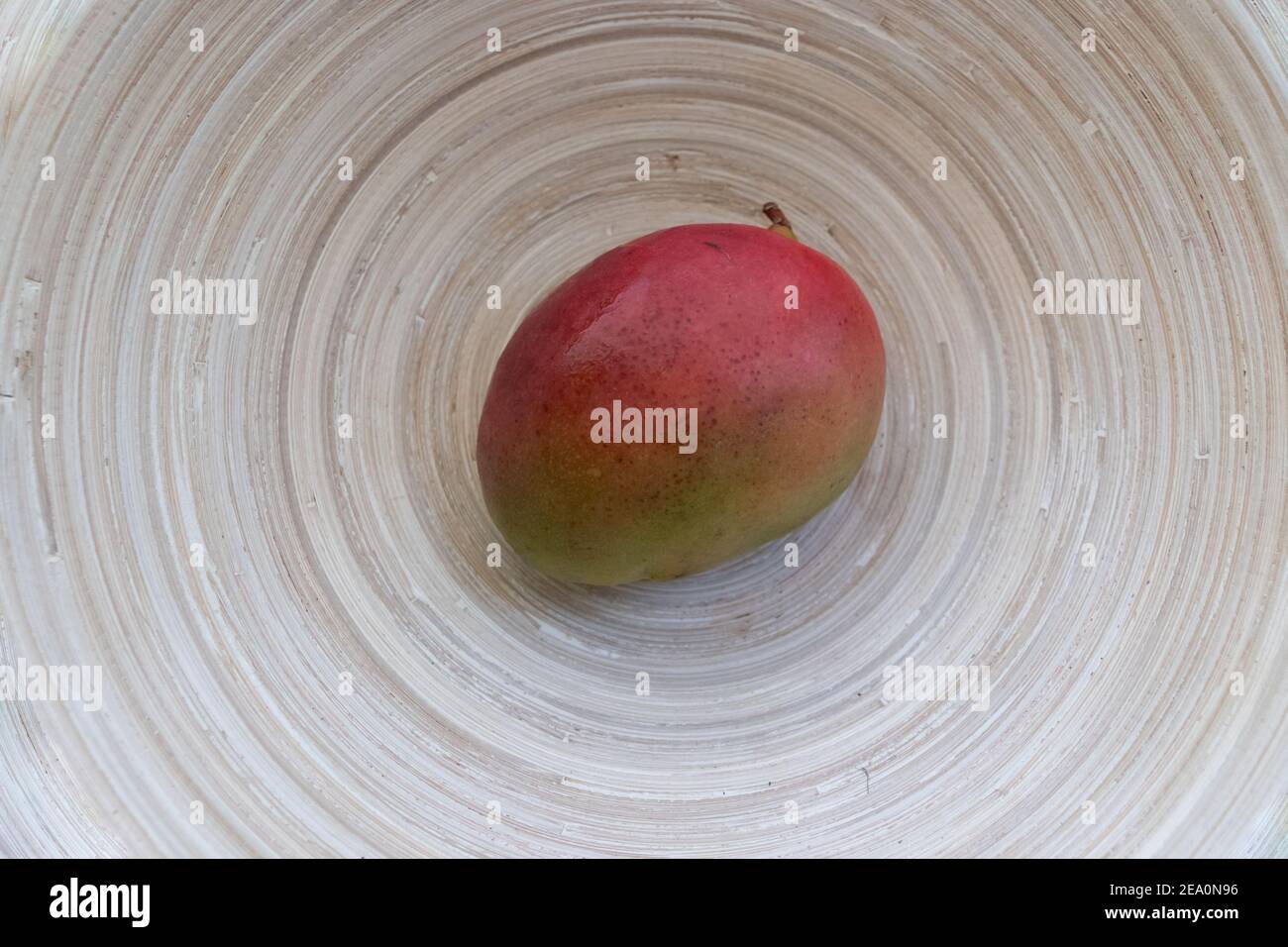 Gros plan de fruits dans un plat Banque de photographies et d’images à ...